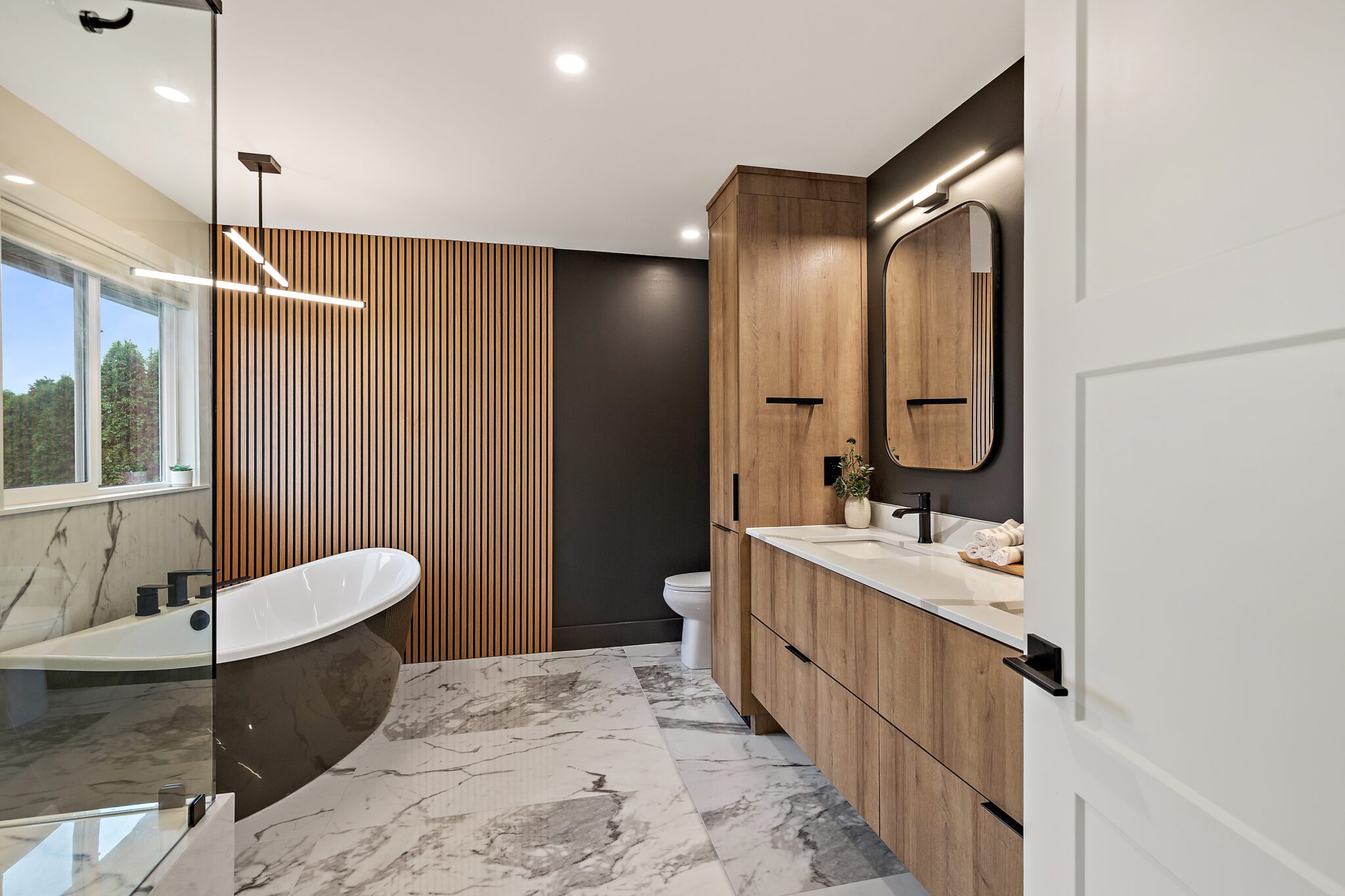 Robson Drive Ensuite Project | Interior Elite Contracting Ltd.